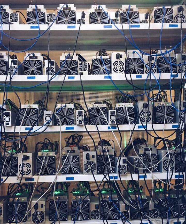 Новости и сообщения с официальной страницы в соцсетях компании ...